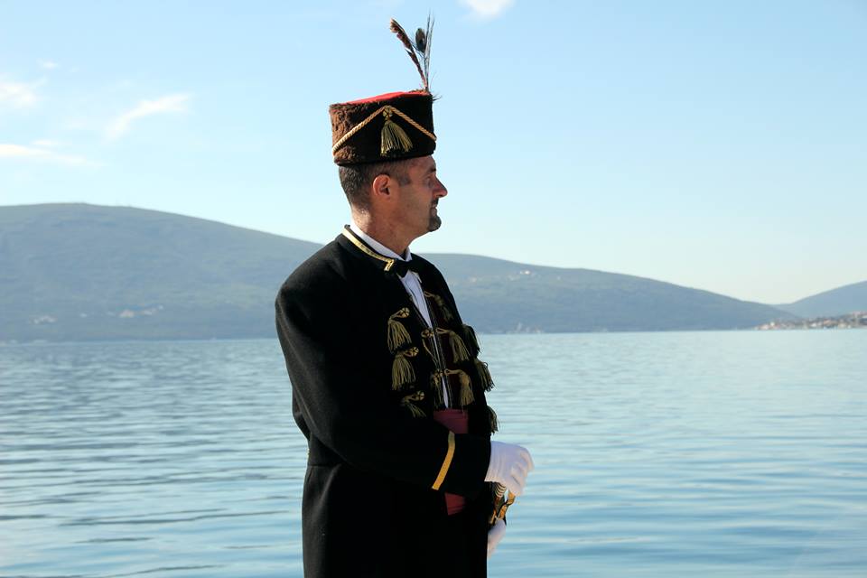 Aleksandar Dender: AUDIATUR ET TERTIA PARS - Biram DOBRO